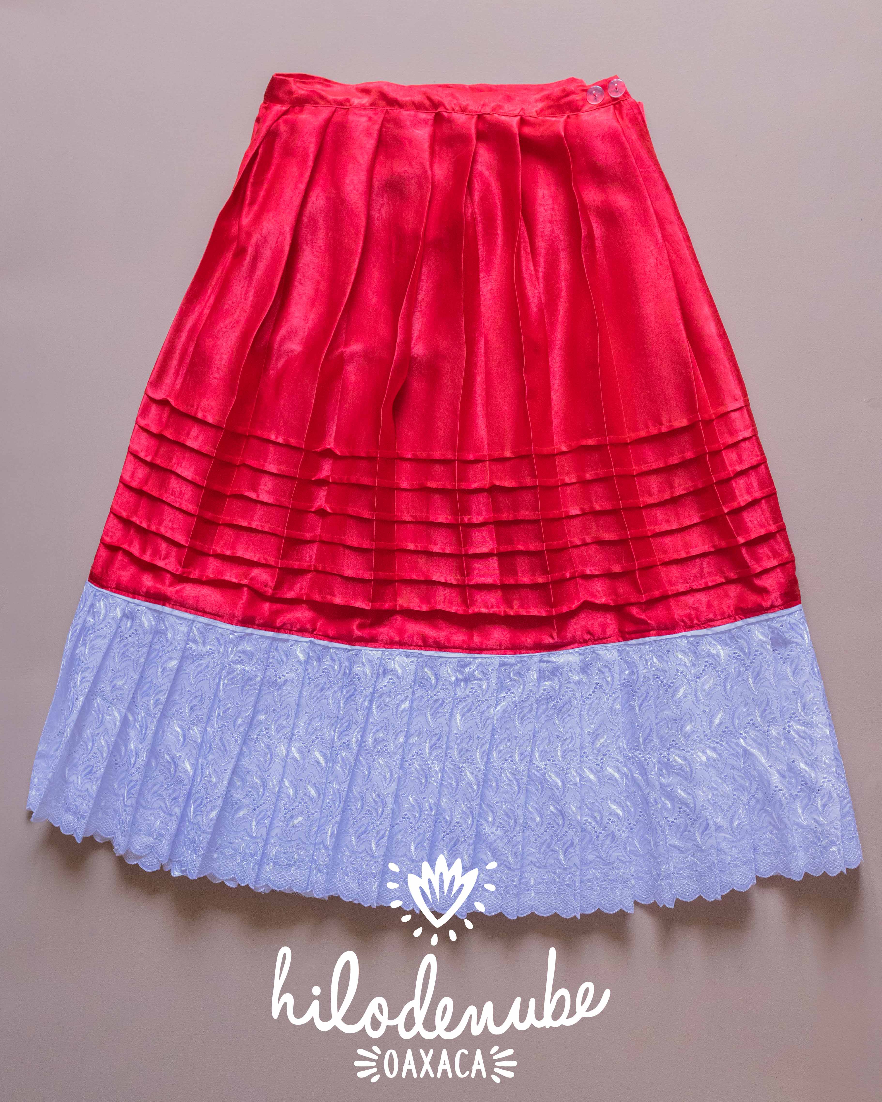 Falda Olán Satín Rojo – Hilo de Nube Oaxaca